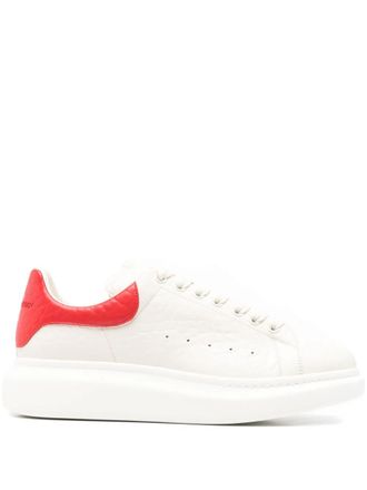 Alexander McQueen embossed heel sneakers - Nude
