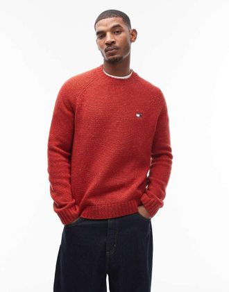 Tommy Jeans Pull effet mouchet&eacute; avec logo drapeau sur la poitrine - Rouge