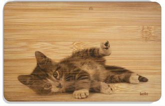 Wallario Frühstücksbrettchen aus Holz, Holzunterlage, Holzbrettchen Süße Katze mit großen Augen, Größe 22 x 14 cm