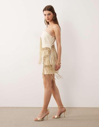 Asos Geschwungenes, tr&auml;gerloses Minikleid in Cremewei&szlig; mit goldfarbenen Fransen-Neutral