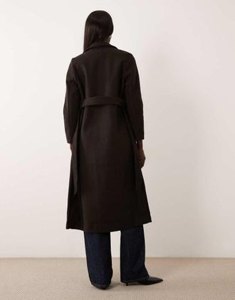 Vero Moda Tall manteau long habill&eacute; ceintur&eacute; en marron chocolat