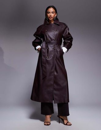 Asos ASOS x THE SOURCED COLLECTION - Trench-coat en similicuir texturé - Bordeaux-Brown
