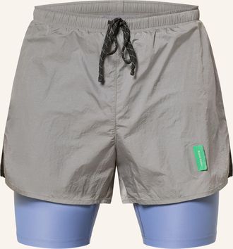 District Vision 2-In-1-Laufshorts grau