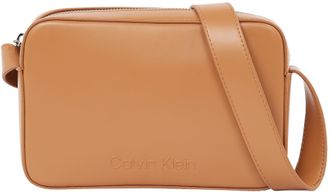 Calvin Klein Damen Crossbody Bag Tasche Embossed Logo Camera Bag mit Rei&szlig;verschluss, Braun (Lion), Einheitsgr&ouml;&szlig;e