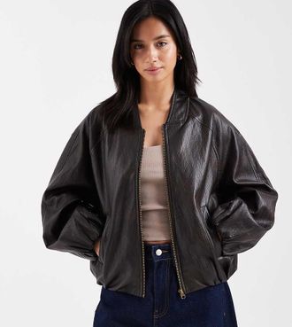 Asos Petite ASOS DESIGN Petite - Bomber oversize imitation cuir - Marron d&eacute;lav&eacute;-Brown