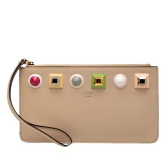 Fendi Sac pochette en cuir clout&eacute; Pre-owned - Femme - Pre-owned - Beige - Taille: ONE Size