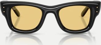 Ray-Ban Wayfarer - Gew&ouml;lbte, eckige Sonnenbrille in Schwarz mit gelben Gl&auml;sern