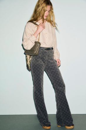 Gerard Darel Pantalon flare en velours &agrave; monogramme - ANNA - anthracite