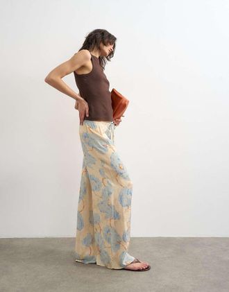 Topshop Pantalon large en satin &agrave; fleurs en jacquard - Multicolore
