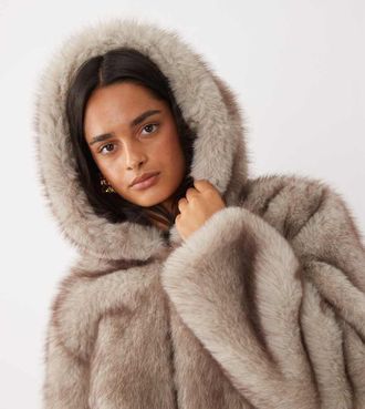 KAIIA faux-fur Kapuzen-Cropped-Jacke in Soft Brown-Braun