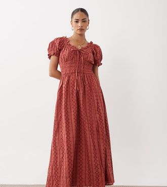 Miss Selfridge robe longue milkmaid brod&eacute;e mauve-Rose