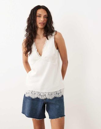 Abercrombie & Fitch Caraco long avec col V et ourlet en dentelle - Blanc
