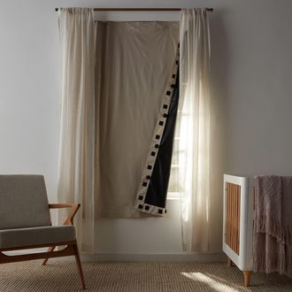 Amazon Basics Tragbarer Verdunkelungsvorhang für Fenster mit Saugnäpfen, 198 x 127 cm, 1 Stück, Beige