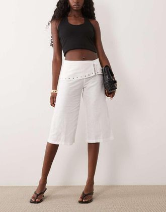 Motel Oren - Pantalon corsaire clout&eacute; &agrave; la taille - Ivoire-Blanc
