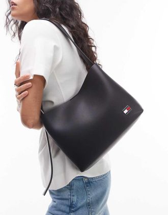 Tommy Jeans Weiche, eckige Schultertasche in Schwarz