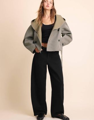 Stradivarius kurzer, wendbarer karierter Trenchcoat in Khaki-Gr&uuml;n