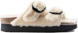 Birkenstock Arizona Teddy Eggshell Sandalen mit Shearling - Nude