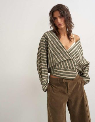 Topshop Oversize-Wickeloberteil mit Schalkragen und gr&uuml;nem Streifenmuster
