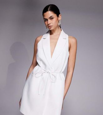 KAIIA Exclusivit&eacute; - Kaiia - Robe courte ajust&eacute;e sans manches &agrave; taille nou&eacute;e - Blanc