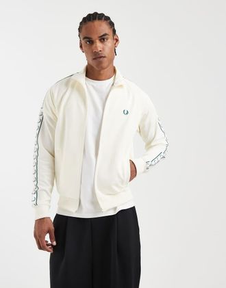 Fred Perry Trainingsjacke in Ecru mit farblich abgesetztem Zierband-Wei&szlig;