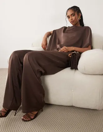 Pretty Lavish Breya - Pantalon large ajust&eacute; densemble en satin - Chocolat-Marron