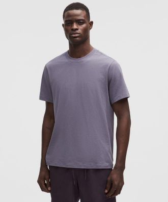 lululemon Zeroed In Kurzarmshirt f&uuml;r M&auml;nner - Gr&ouml;&szlig;e 2XL in Grape Mist