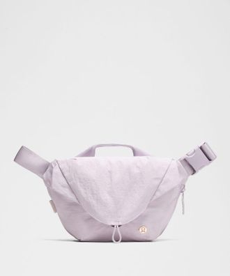 lululemon Sac bandouli&egrave;re incurv&eacute; 3L - Violet