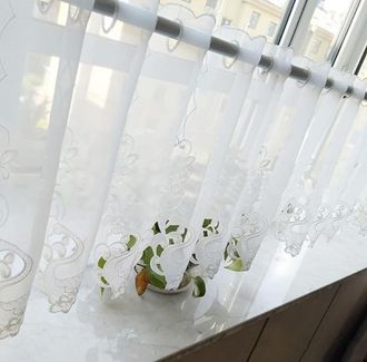 A.Monamour Gardine Scheibengardinen Kurzstores Weißer Transparent Voile Hohler Schwan Stickerei Öse Café Kurzvorhang Kurzgardinen Küchengardine Volants Küche Fen
