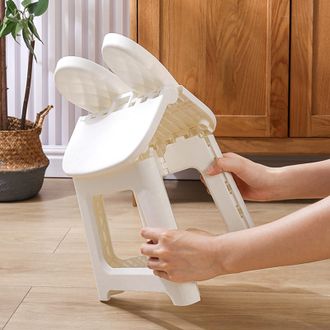 Generic Klappbarer Tritthocker mit R&uuml;ckenlehne f&uuml;r, Formsch&ouml;ner Klapphocker f&uuml;r Langen Sitzkomfort, Leichter Kunststoffhocker f&uuml;r (Gro&szlig;es wei&szlig;es Kaninchen)