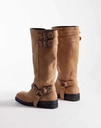 Public Desire Rooftop - Bottes hauteur genou en su&eacute;dine &agrave; harnais - Taupe-Neutre