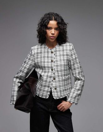 Asos Cropped-Blazer aus Boucl&eacute; mit Knopfleiste-Neutral