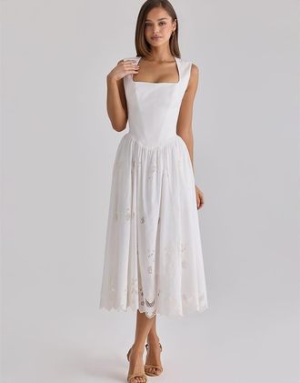 House of CB Safira - Robe mi-longue en broderie anglaise de coton &agrave; fleurs - Blanc