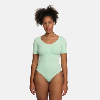 creamy fabrics T-Shirt Bodysuit Sculpting Shapewear mit Slip