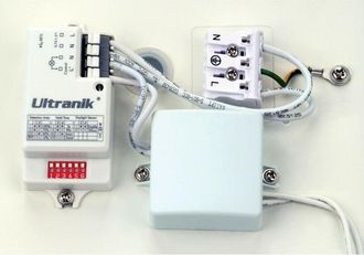 Aric Aric - C4 cct s- Plaf./Appl. Mur IP44 led int&eacute;g. 22W 4000K 1900lm sensor chrome 50515