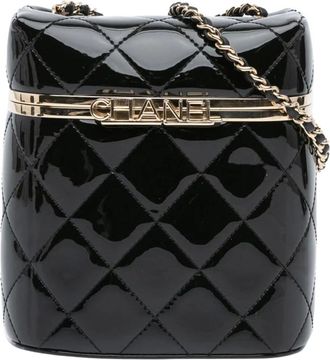 Chanel Sac seau matelass&eacute; en cuir verni avec logo et cha&icirc;ne Pre-owned - Femme - Pre-owned - Noir - Taille: ONE Size