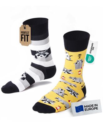 Many Mornings Lustige Ungleiche Socken Unisex Raccoon Bandit Motiv Bunte Socken mit Waschbär Design Größe 43-46 Bequeme Baumwollsocken Geschenkidee