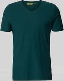 Mc Neal T-Shirt mit V-Ausschnitt und Rollsaum