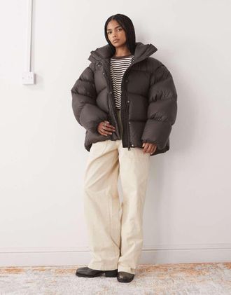 Weekday Hochwertiger Steppmantel in Dunkelbraun mit Daunenfutter-Brown