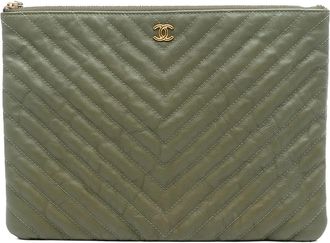 Chanel Clutches - Medium Chevron Caviar O Case Clutch - Gr. unisize - in Gr&uuml;n - f&uuml;r Damen