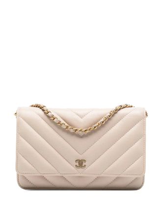 Chanel sac &agrave; bandouli&egrave;re Ancient Greek Charms Wallet On Chain en cuir Caviar &agrave; matelassage chevron (2018) - Marron