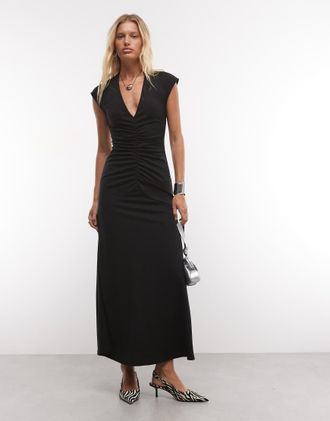 Asos Maxikleid mit geraffter Taille und tiefem V-Ausschnitt in Schwarz