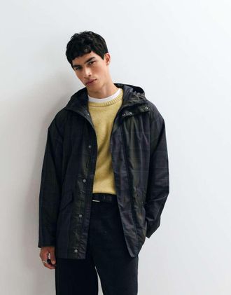 Barbour wasserabweisende karierte Jacke mit Kapuze in Marineblau/Gr&uuml;n-Multi