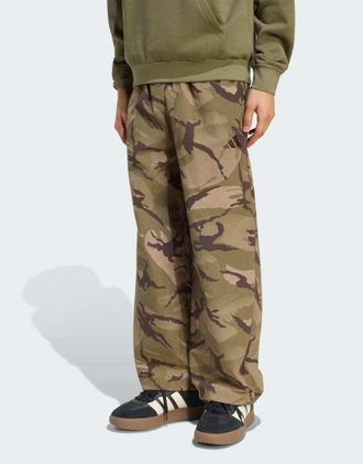 adidas adidas Performance - Seasonal Essentials - Pantalon parachute tiss&eacute; &agrave; imprim&eacute; camouflage - Multicolore/aurore caf&eacute;