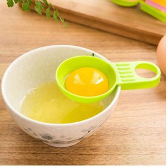 Zonfer 1pc Eigelb Separator Griff Eiklar Filter Küche Gadget Kochen Backen-Werkzeug (zufällige Farbe)