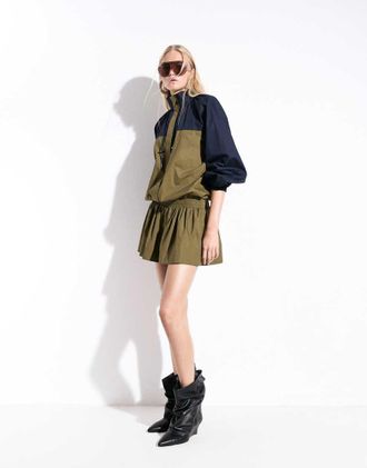 Asos Minikleid mit R&uuml;schenkragen im Farbblock in Marineblau und Oliv-Multi