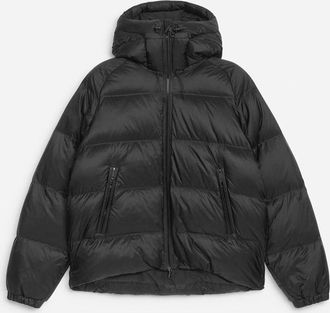 Arket Sportliche Upcycled Down Jacke -Schwarz