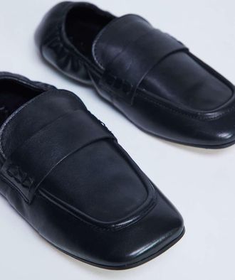 Topshop Mocassins en cuir véritable avec détail froncé à larrière - Noir
