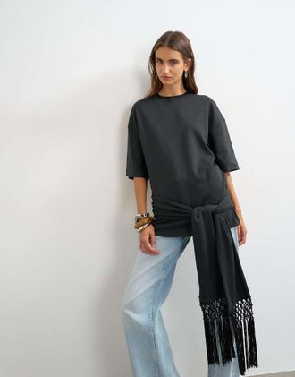 Topshop t-shirt premium &agrave; franges avec lien &agrave; nouer noir