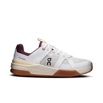 On THE ROGER Clubhouse Pro Youth