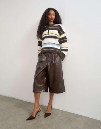 Topshop bermuda trap&egrave;ze en imitation cuir effet croco chocolat-Marron